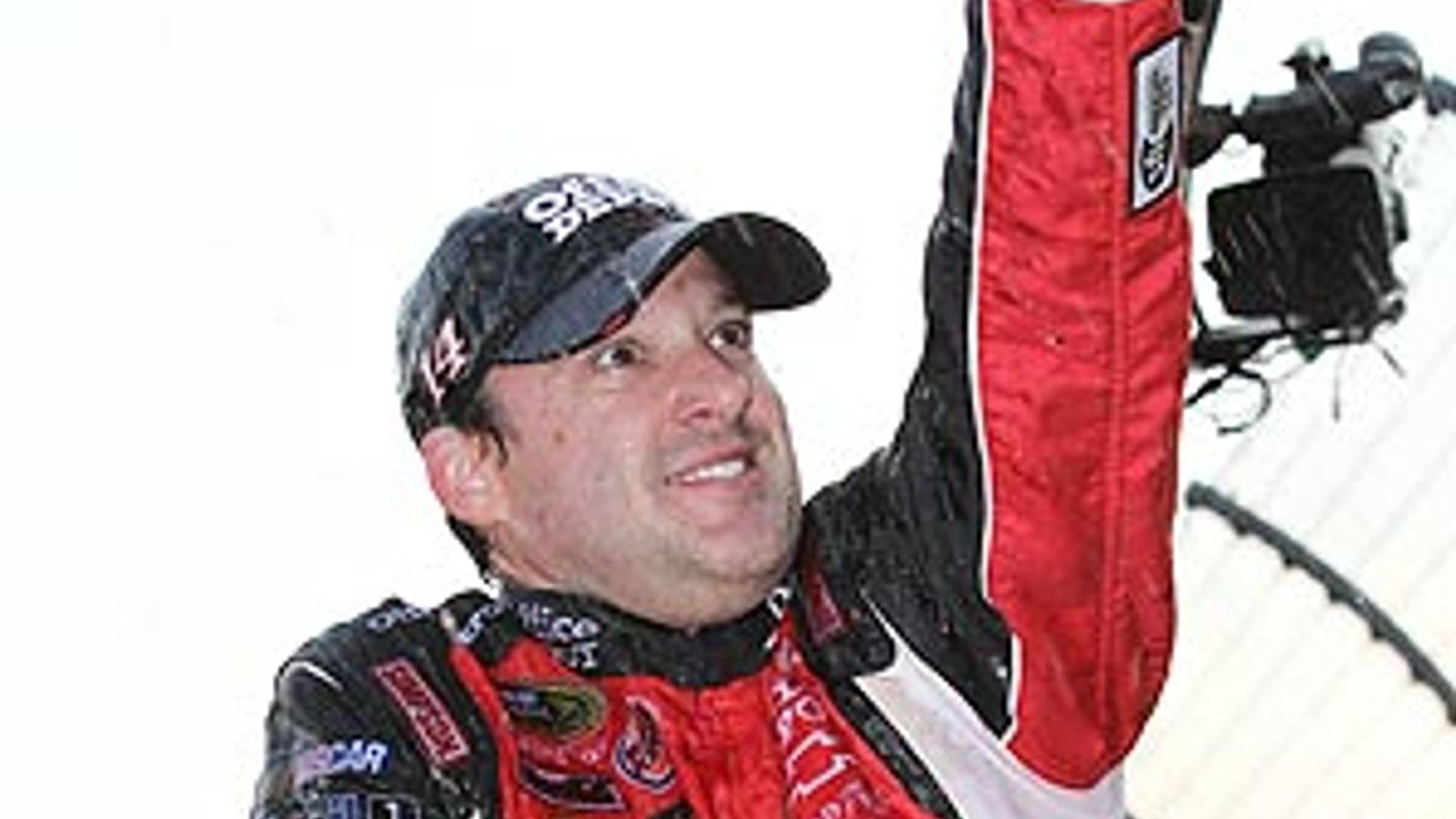 Tony Stewart brings much-needed swagger to NASCAR's title chase
