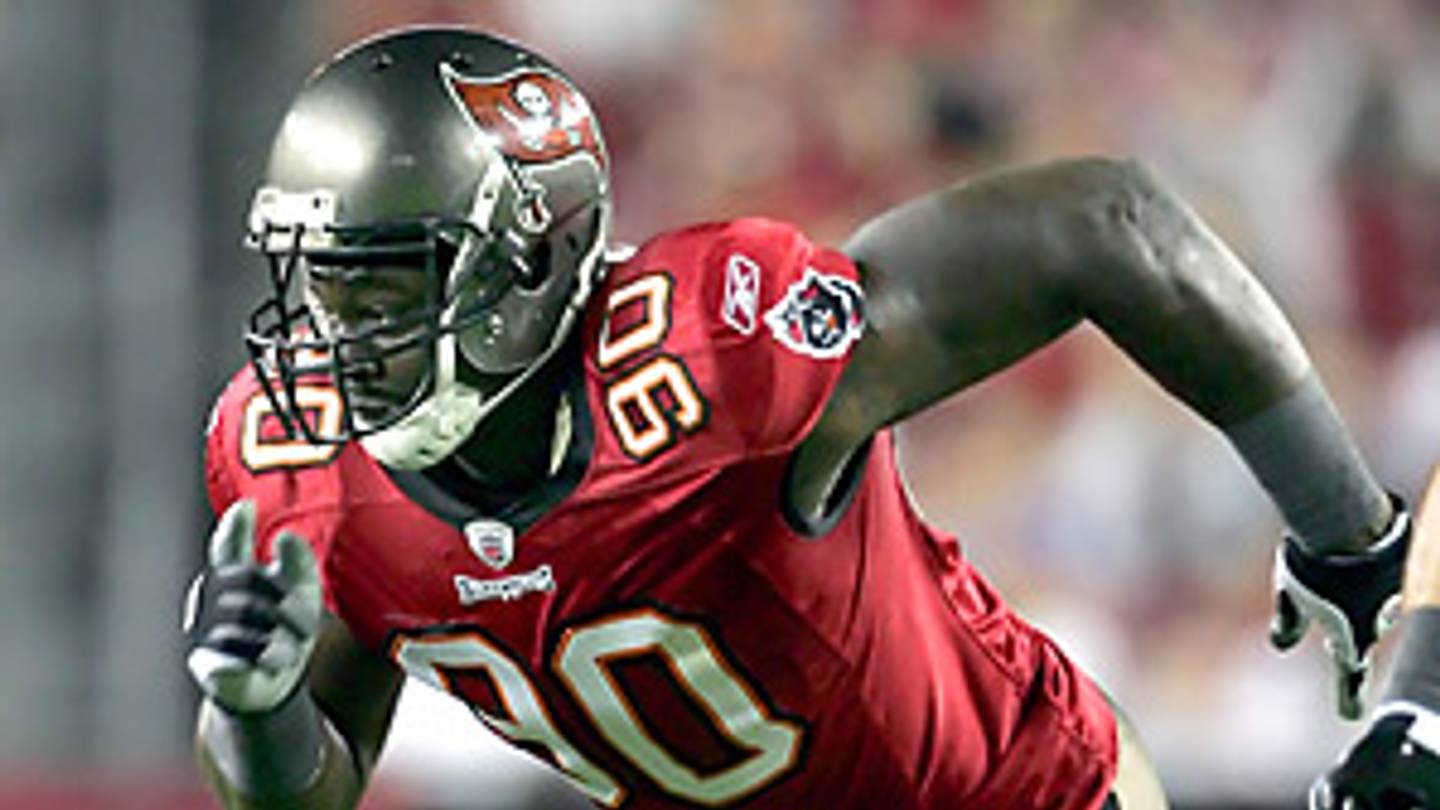 Gaines Adams dead at 26