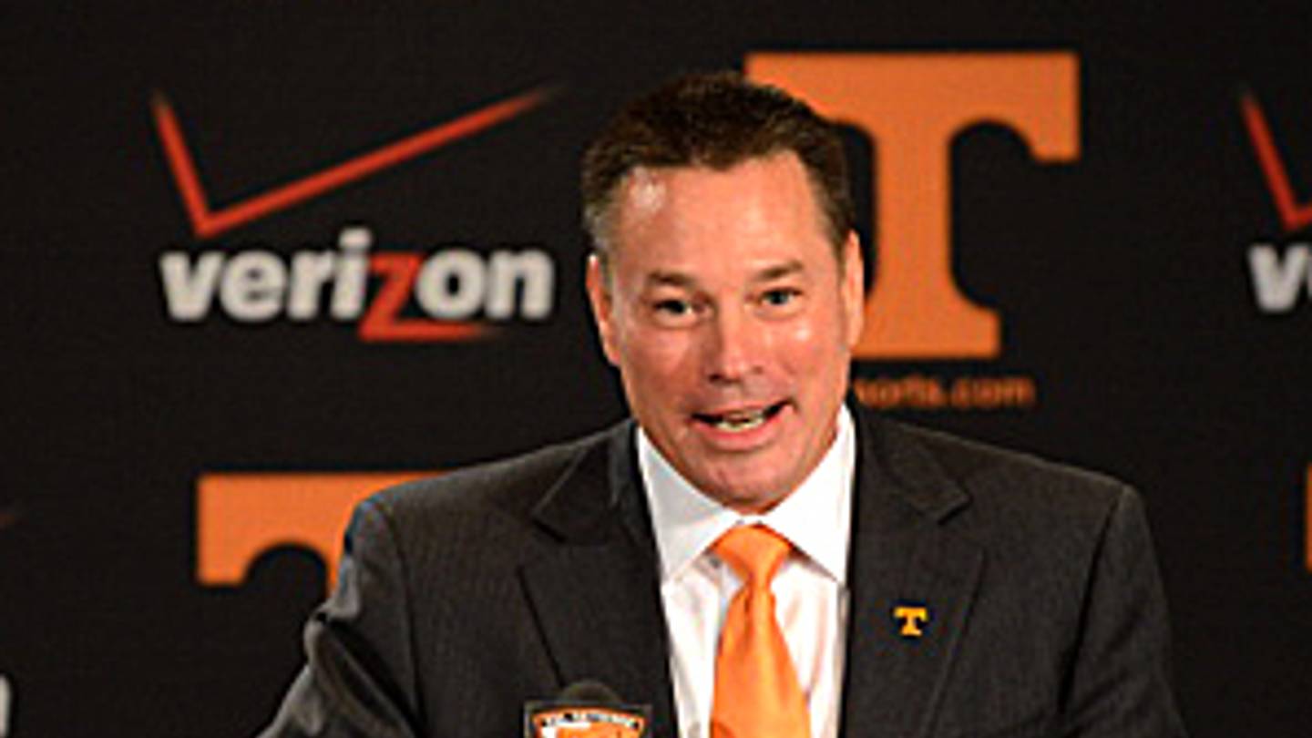 Zach Azzanni is Vols' new wide receivers coach