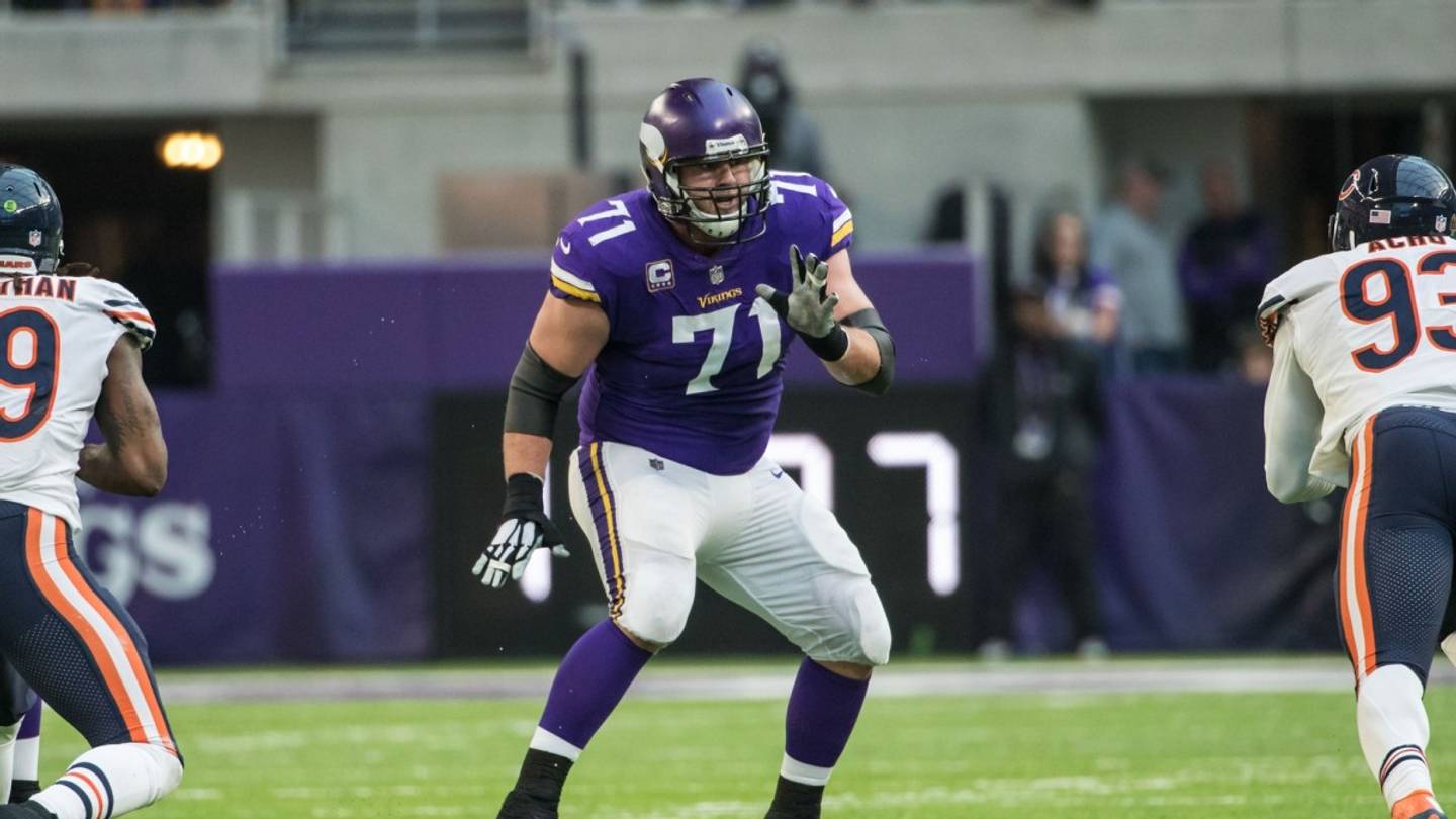 Riley Reiff Staying With Vikings on Restructured Contract