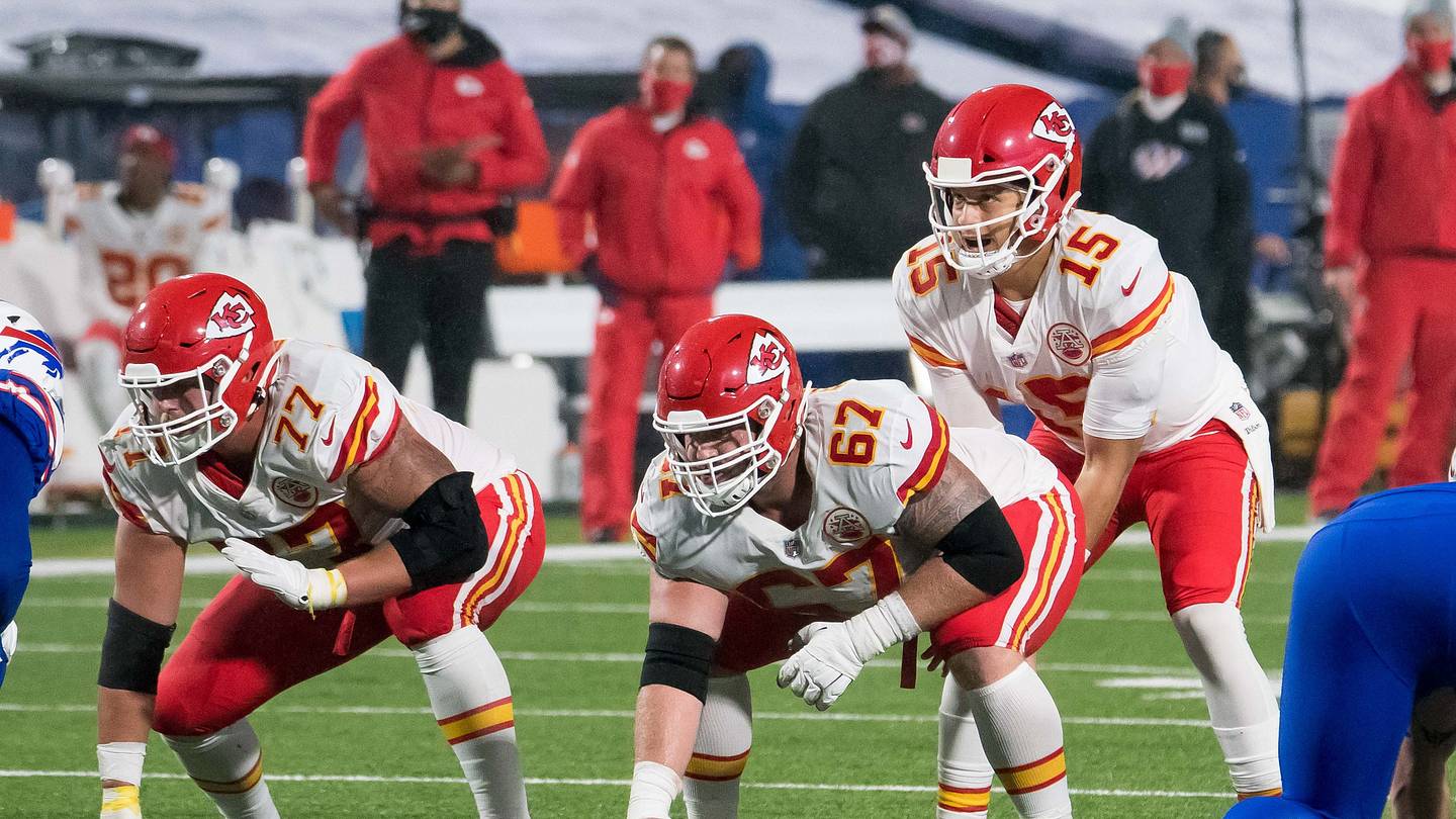 Chiefs' Barber Tests Positive For COVID-19 During Haircuts
