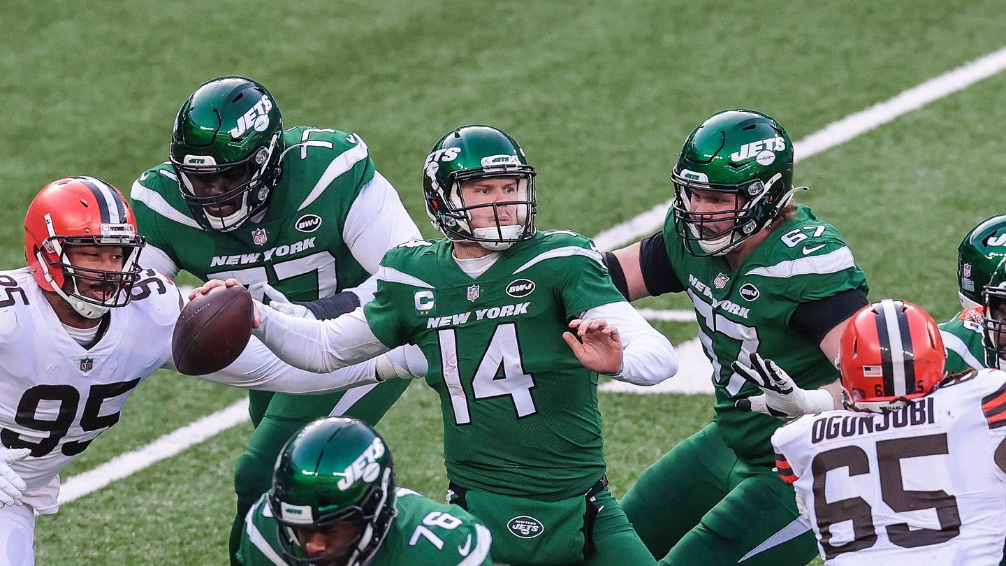 Could Sam Darnold Be Bears Option 2 if Carson Wentz Chase Ends Badly?