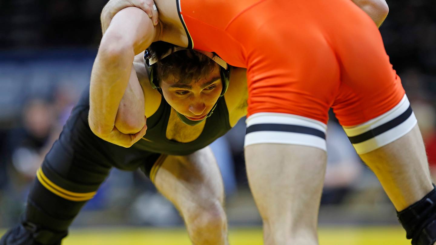 Hawkeyes' Early Fury Buries Oklahoma State
