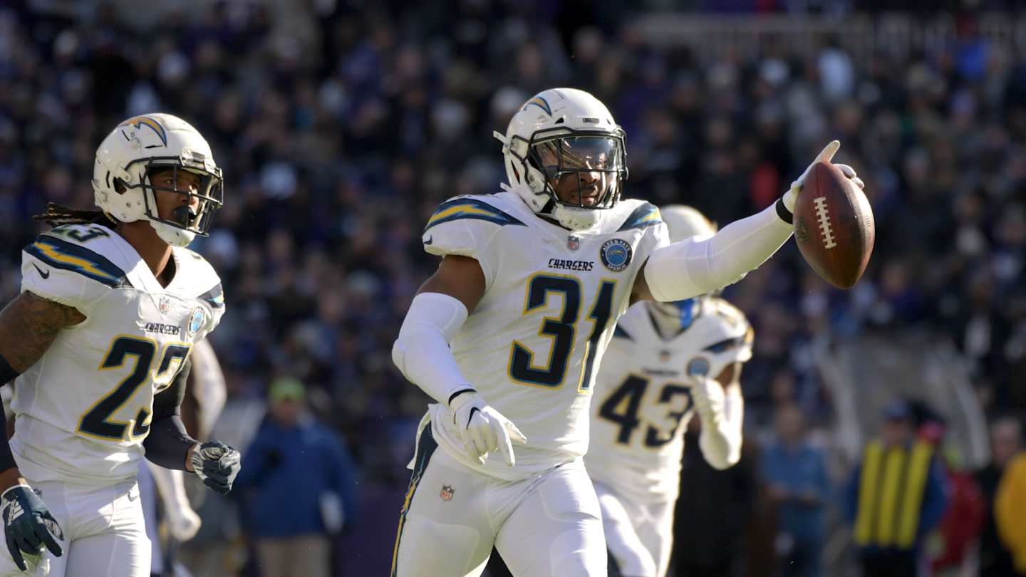 Report: Patriots Sign S Adrian Philips to Two-Year Deal