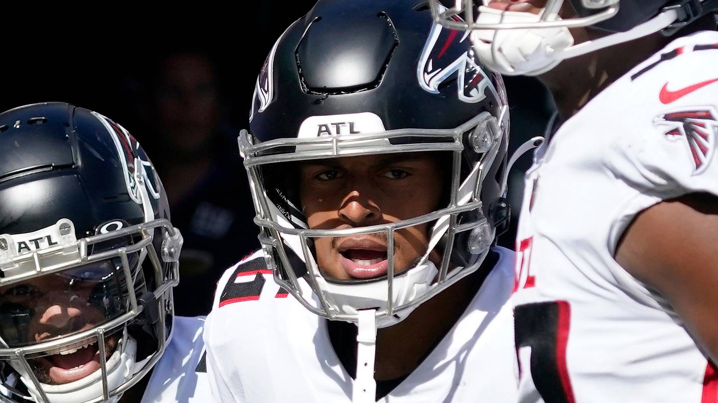Coach Arthur Smith Praises Improvement from Falcons Oliver and Fowler