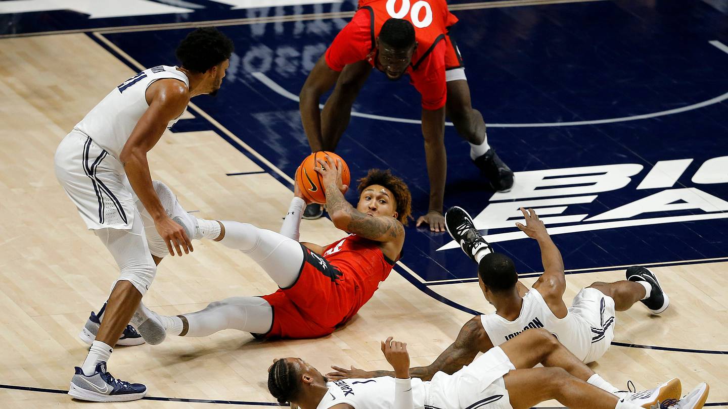 Turner's Seth Davis Selling UC Men's Basketball Stock
