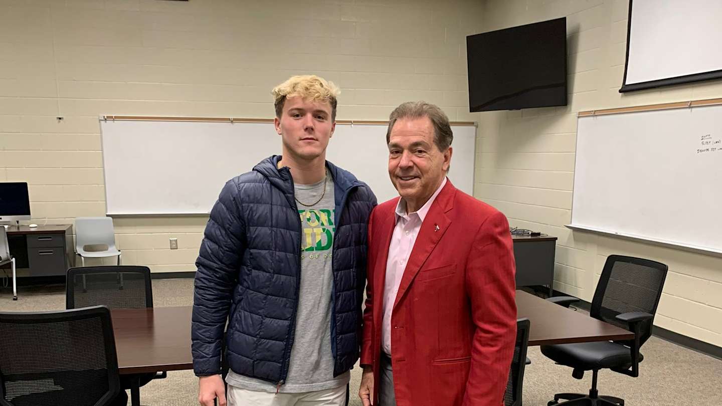 Safety Jake Pope Signs His National Letter of Intent to Alabama