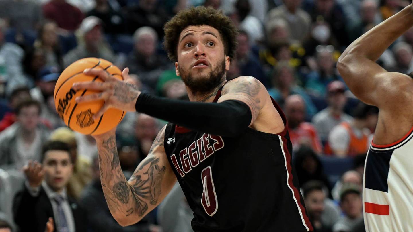 Razorbacks Au'Diese Toney, Trey Wade Know What They're Facing
