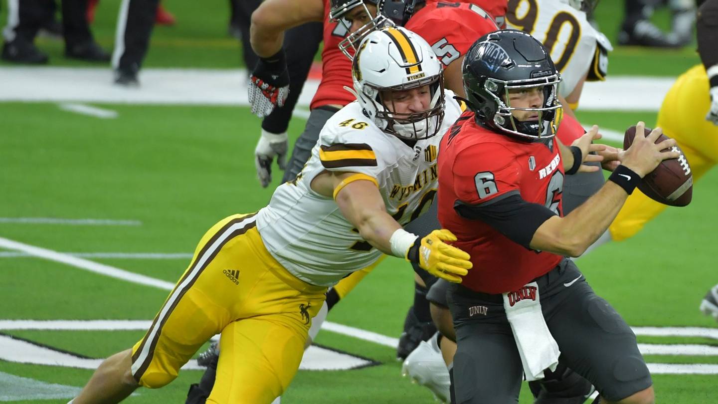 Report: Broncos to Host Wyoming LB Chad Muma on Pre-Draft Visit