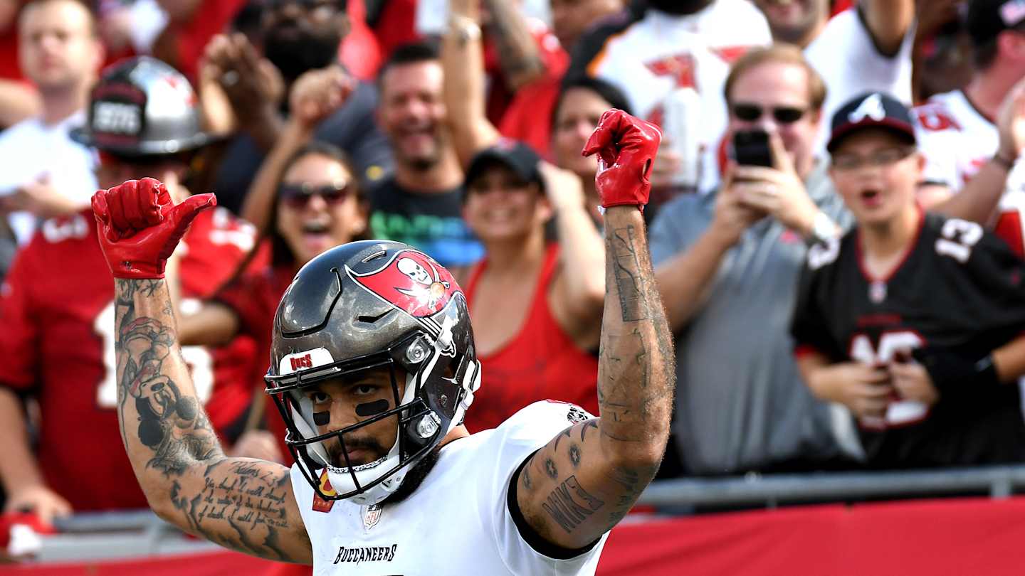 mike evans contract