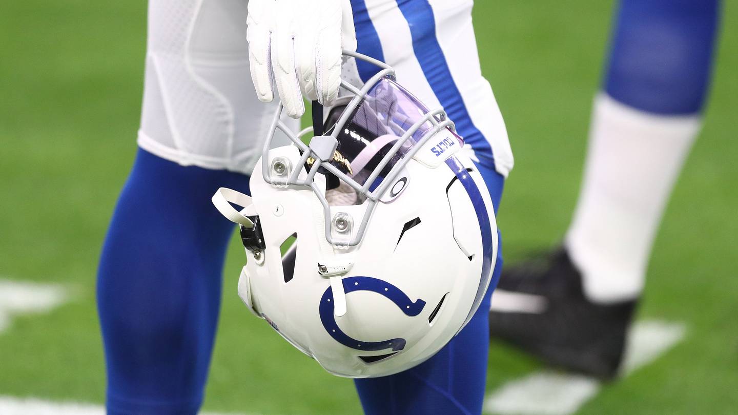 Check Out The Photo Of An Indianapolis Colts Star At The Bucks-Pacers ...