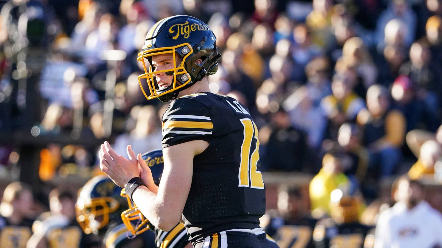 Tigers Survive, Beat Razorbacks 29-27: Live Game Log