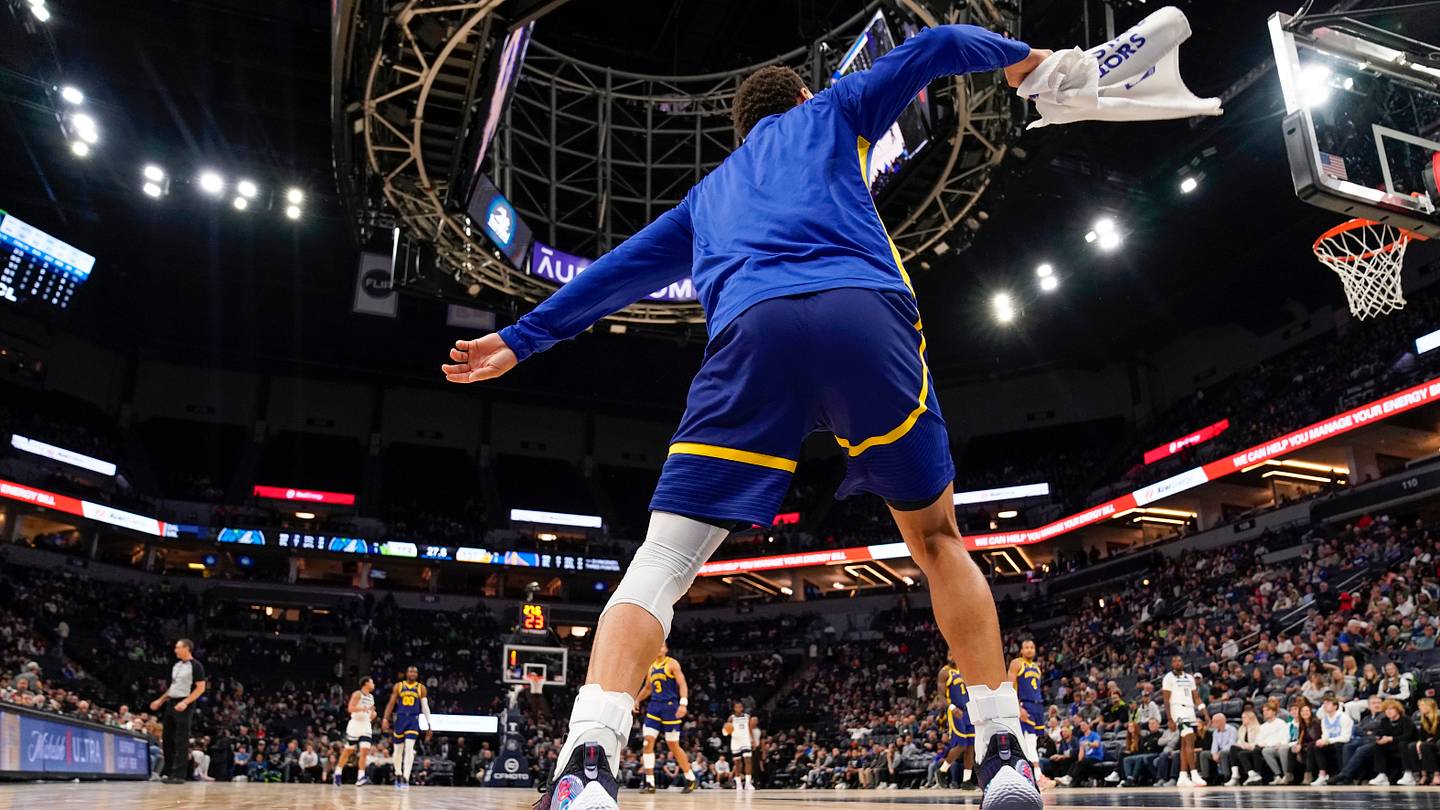 Steph Curry Trolls NBA Refs After Hilarious Technical Foul