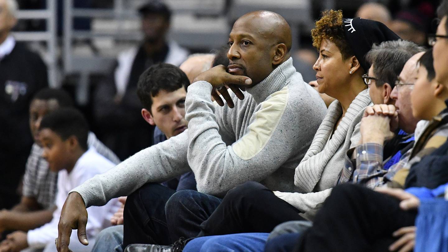 Former Miami Heat Teammates Shaquille O'Neal And Alonzo Mourning Help ...