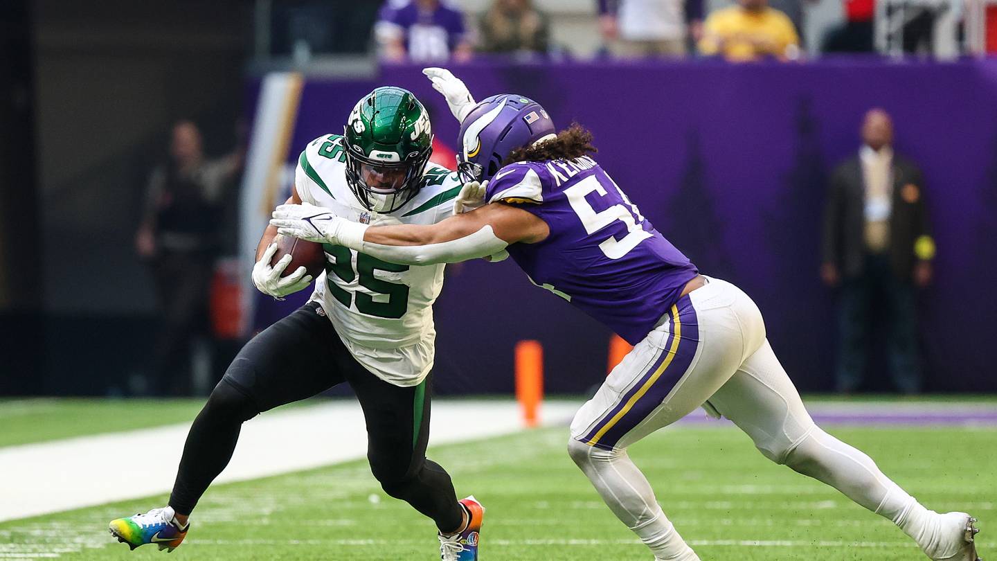 Eric Kendricks Rocked Rare Air Jordans before Vikings Game