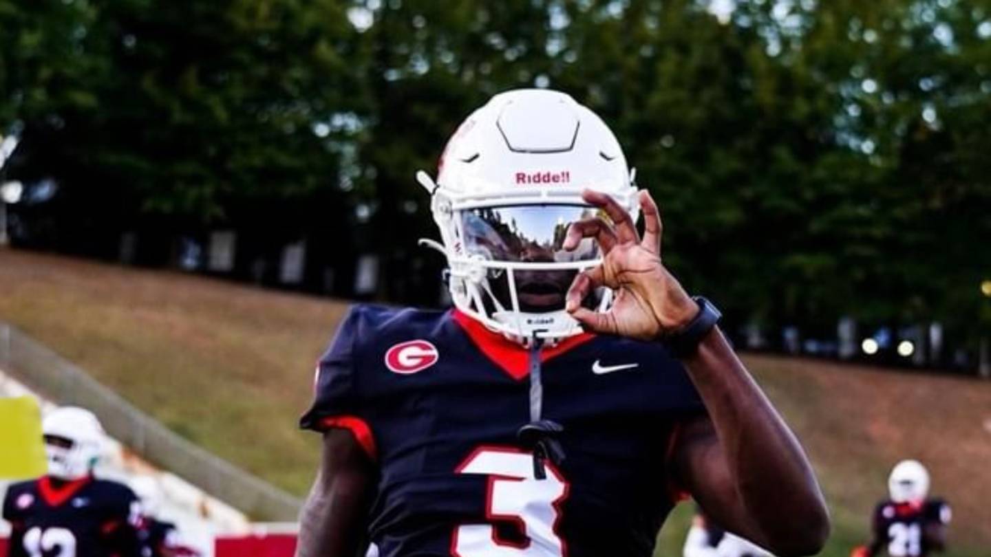 Vols Lose Commitment of 2024 WR Mazeo Bennett