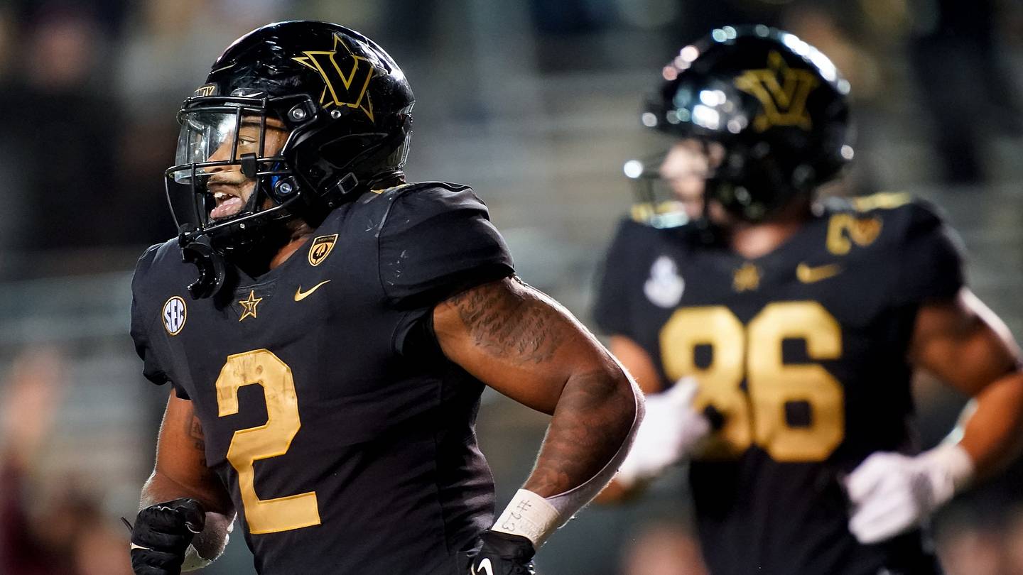 Vanderbilt Running Back Transfer Ray Davis Commits to Kentucky