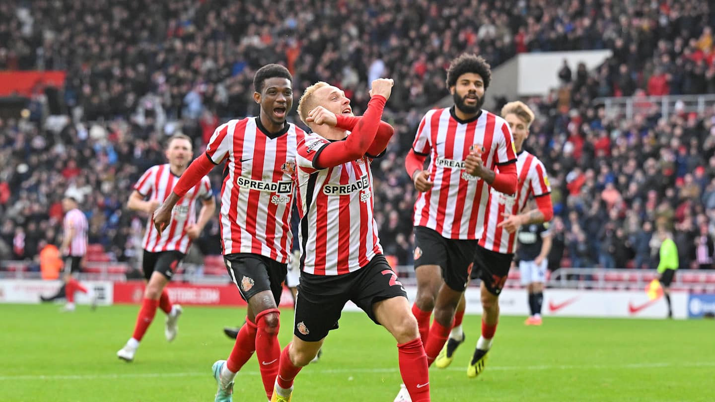 'His biggest strength is his understanding of football' - Tony Mowbray on Sunderland star