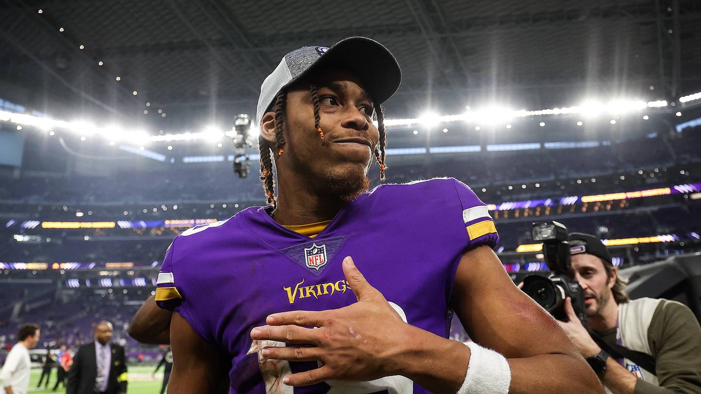 Justin Jefferson Breaks Randy Moss's Single Season Vikings Receiving ...