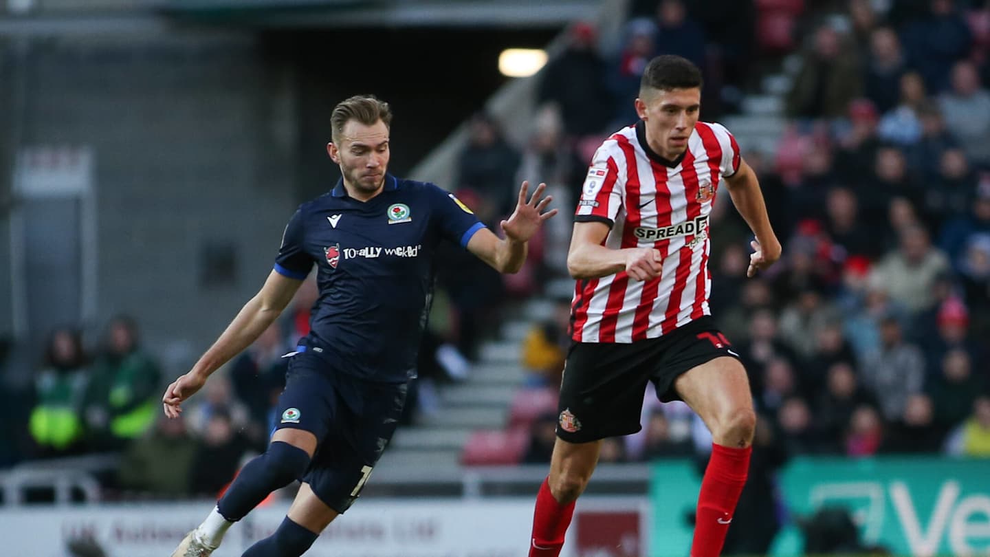 Sunderland boss hints at plans to rest star man Ross Stewart