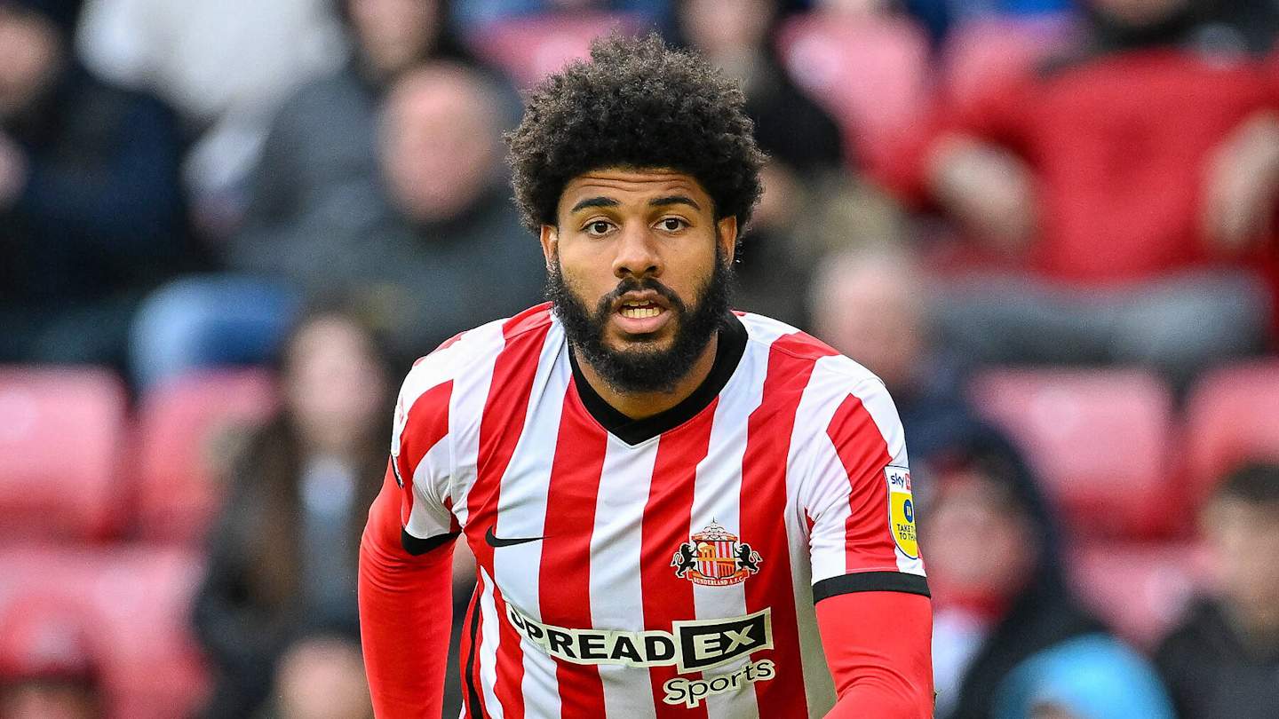 Everton make striker move - which could open the door for Ellis Simms ...