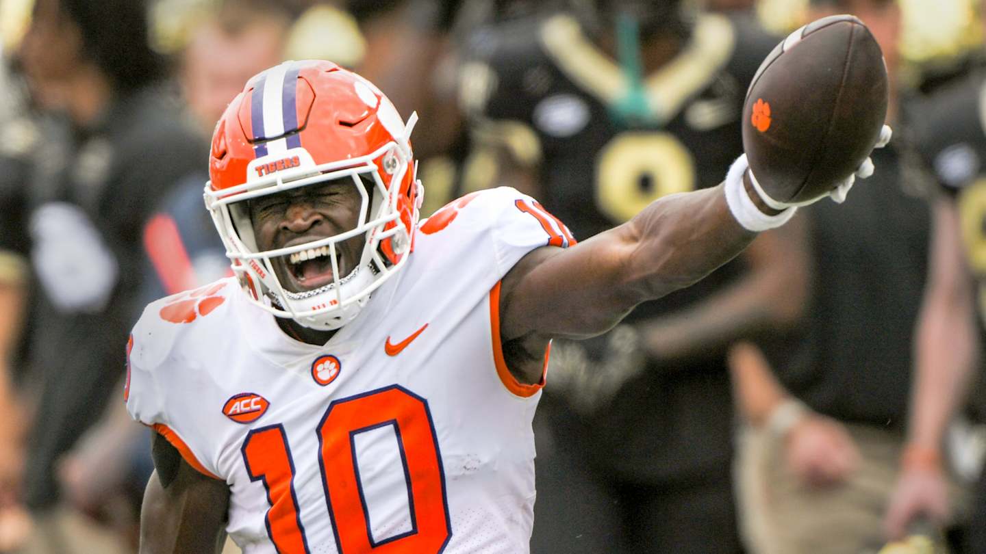 Ngata Stayed Healthy in 2022, Ends with Career Night in Orange Bowl