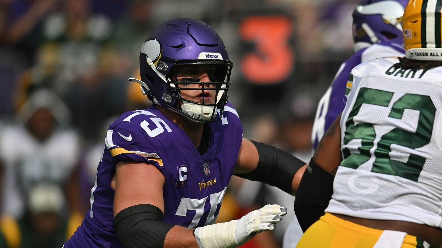 Vikings Lose Offensive Linemen Brian O'Neill, Austin Schlottmann to ...