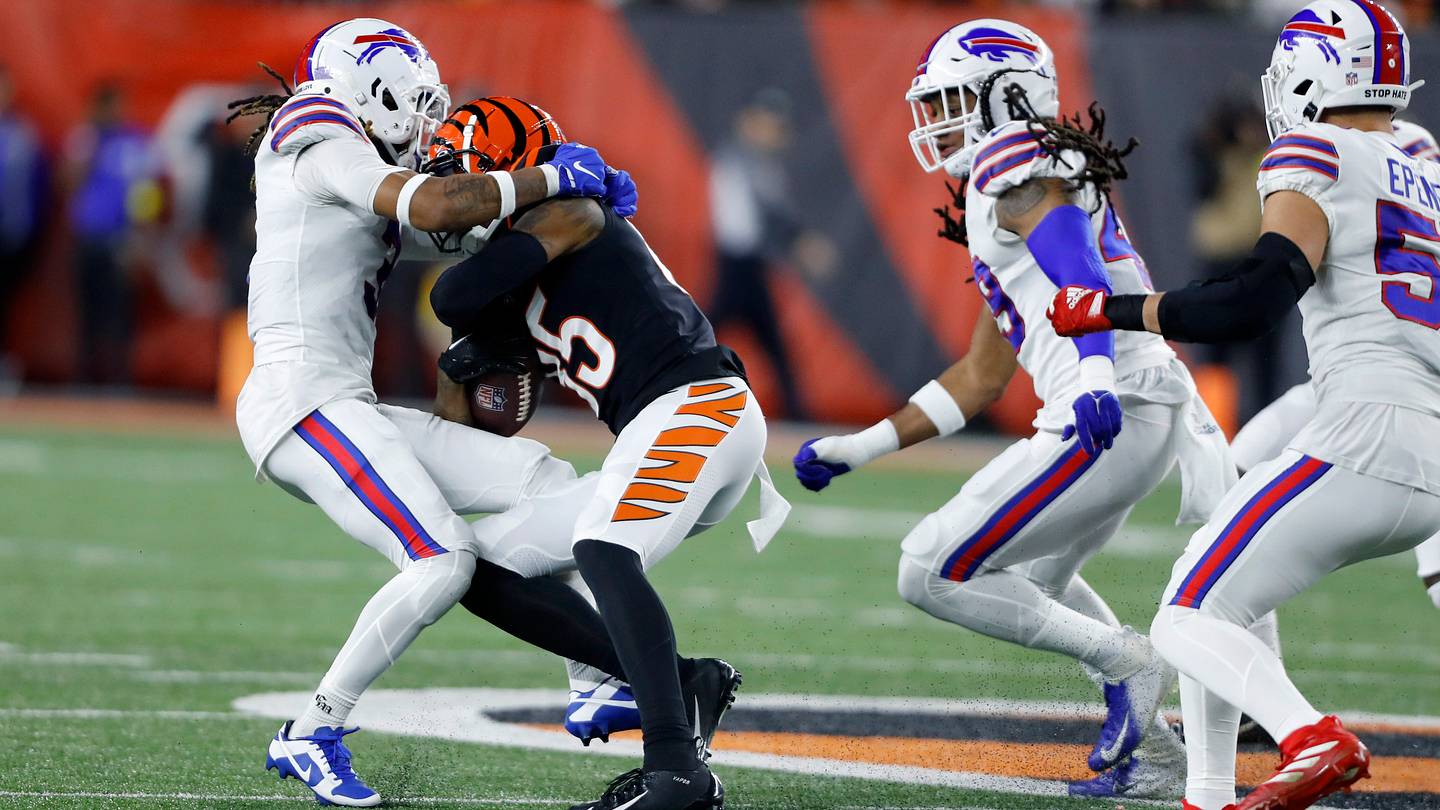 Tee Higgins Tweets Support For Damar Hamlin; ESPN's Bart Scott ...