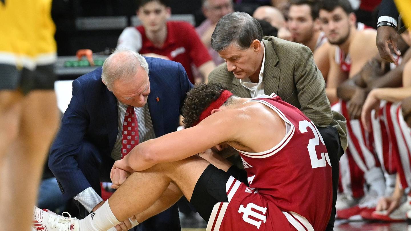Indiana Basketball's Race Thompson Out Indefinitely With Leg Injury