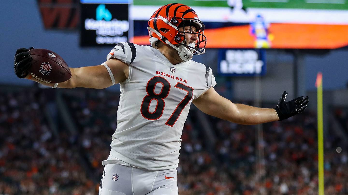 Tight End Agrees to Futures Contract