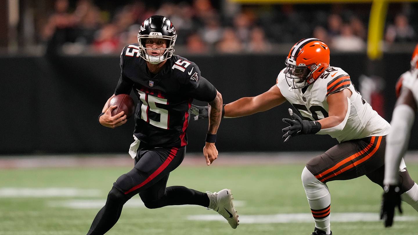 Vikings Sign Curtis Weaver to Futures Contract, Lose Kyle Hinton and ...