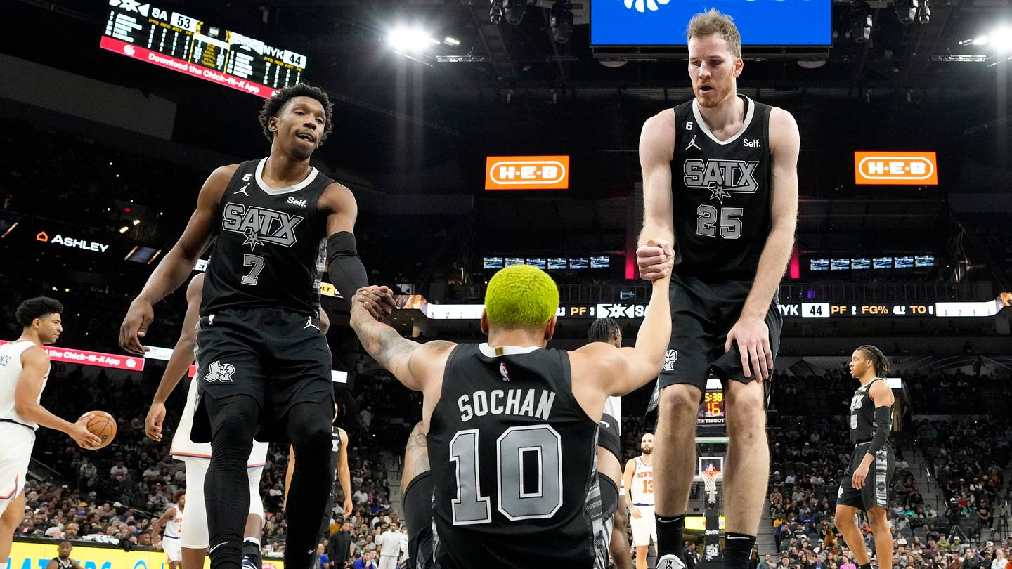 Lakers Rumors: LA Still Talking To Spurs About Potential Trades