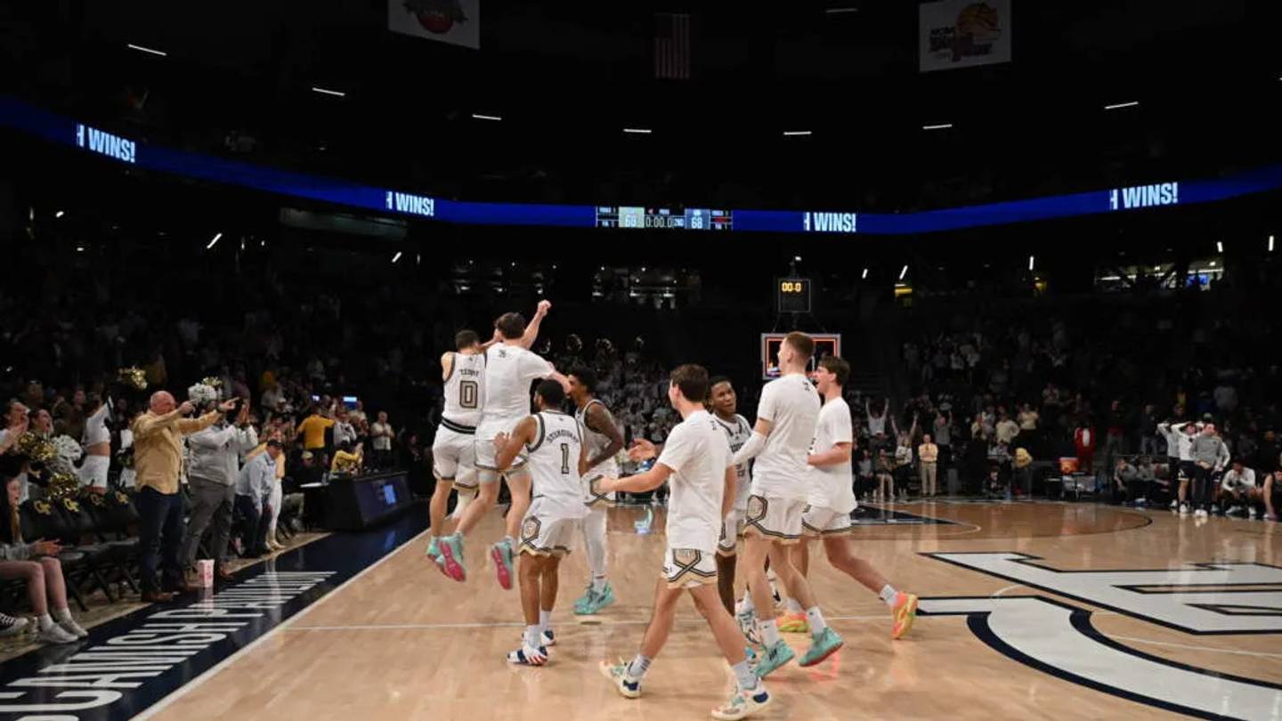 Watch: Georgia Tech Buzzer Beating Shot Against Notre Dame