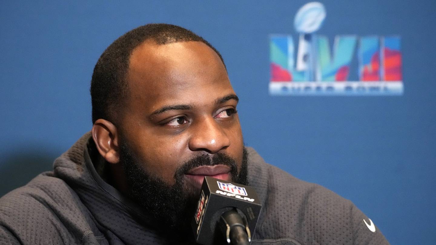 Fletcher Cox Breaks Down Eagles' Final Post-Practice Huddle of Super ...