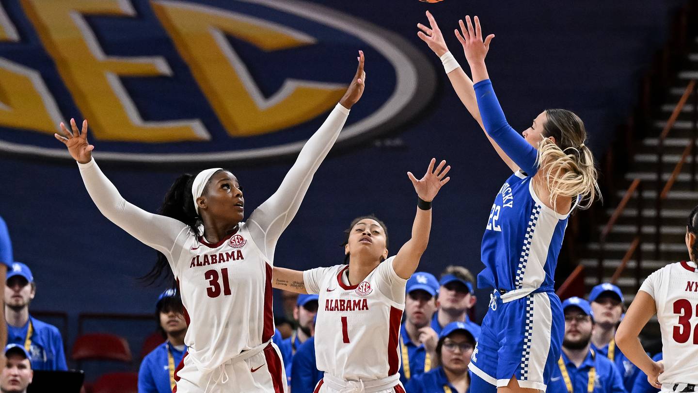 Women's Basketball Contains Robyn Benton, but Other Wildcats Get Hot