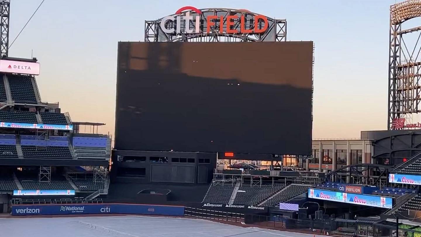 The New York Mets' New Scoreboard Is So Laughably Gigantic (and Beautiful!)