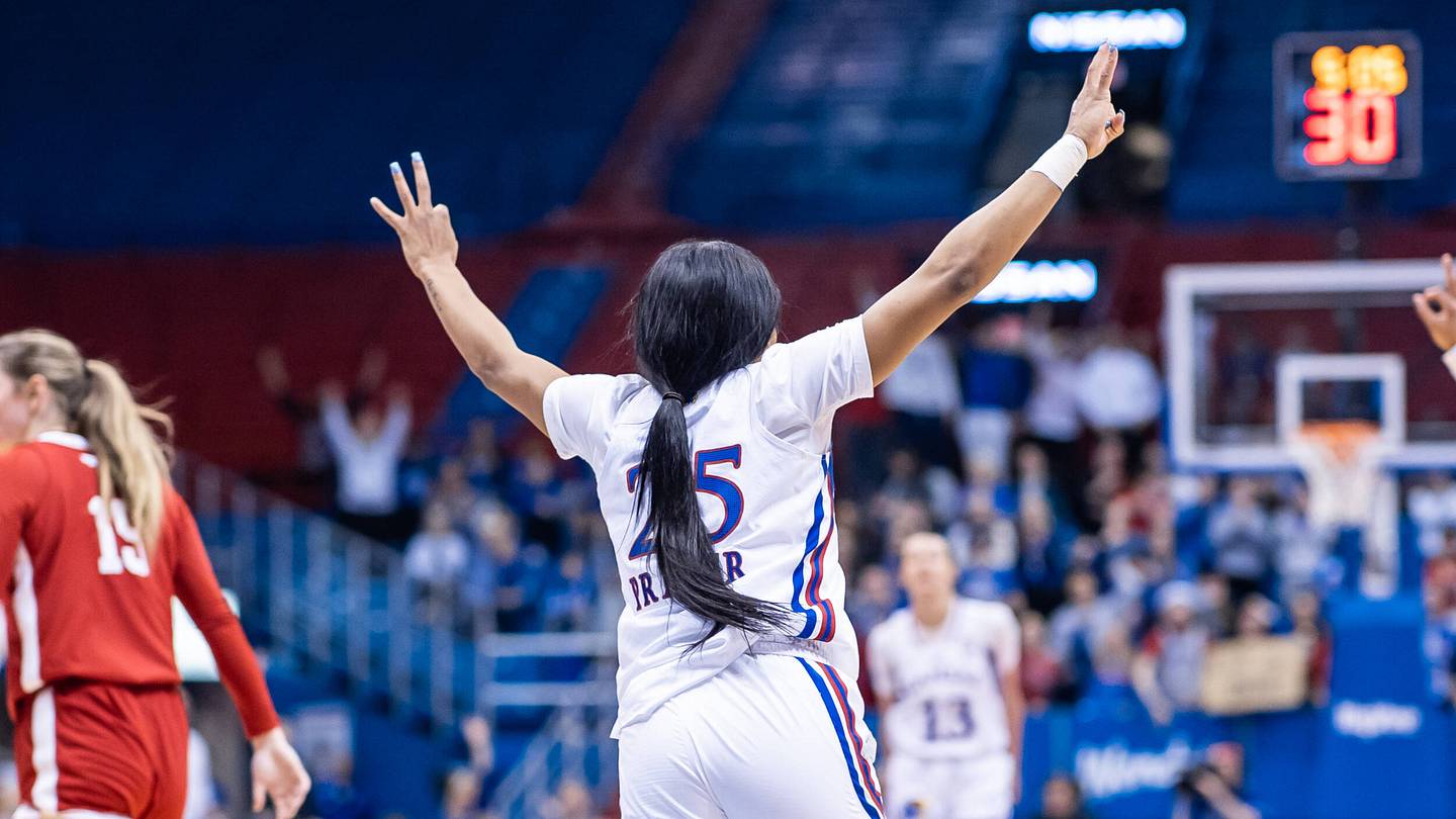 LIVE BLOG: Kansas Jayhawks host Arkansas Razorbacks in WNIT Great 8
