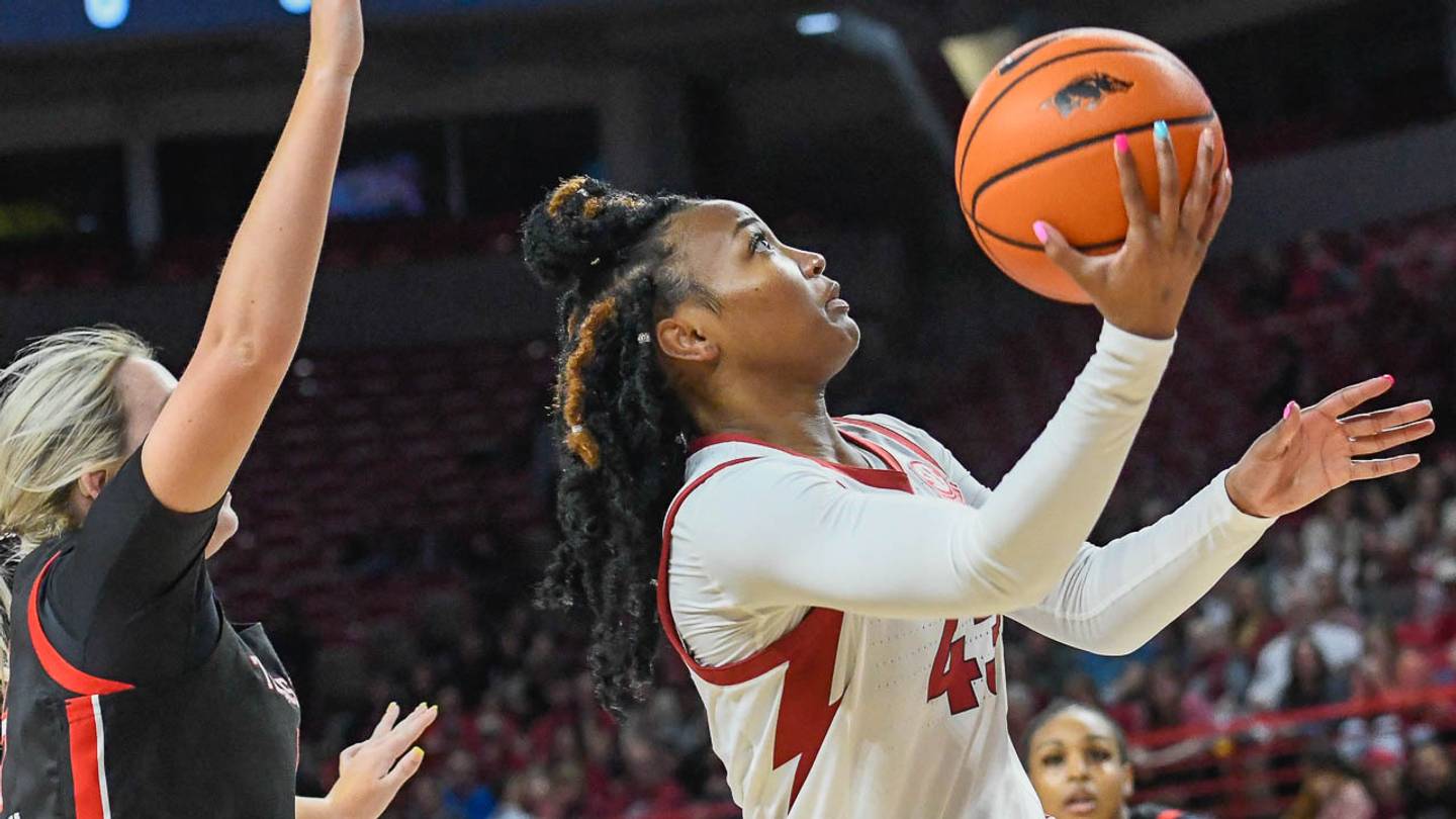 Razorbacks' Season Ends Against Kansas in WNIT