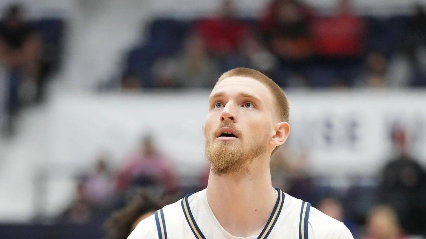George Washington Center Hunter Dean Commits to LSU