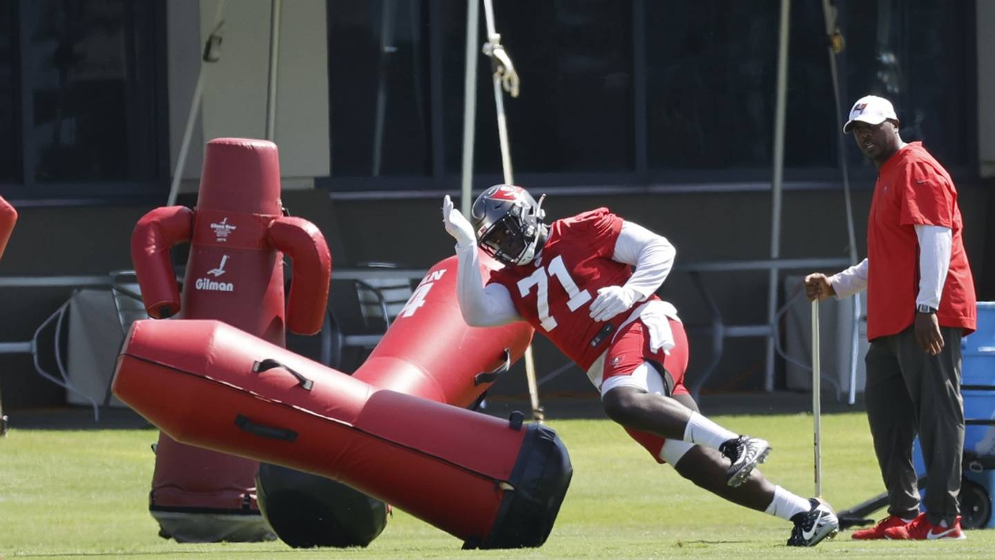 Giants Signing Defensive Tackle Kobe Smith