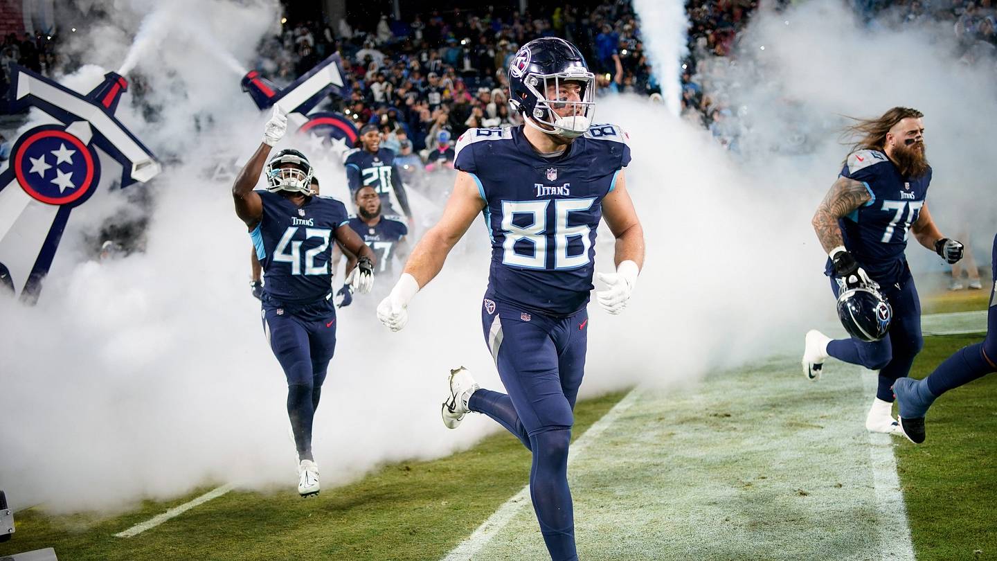 Titans Roster Battle: Kevin Rader vs. Thomas Odukoya for Last Tight End ...