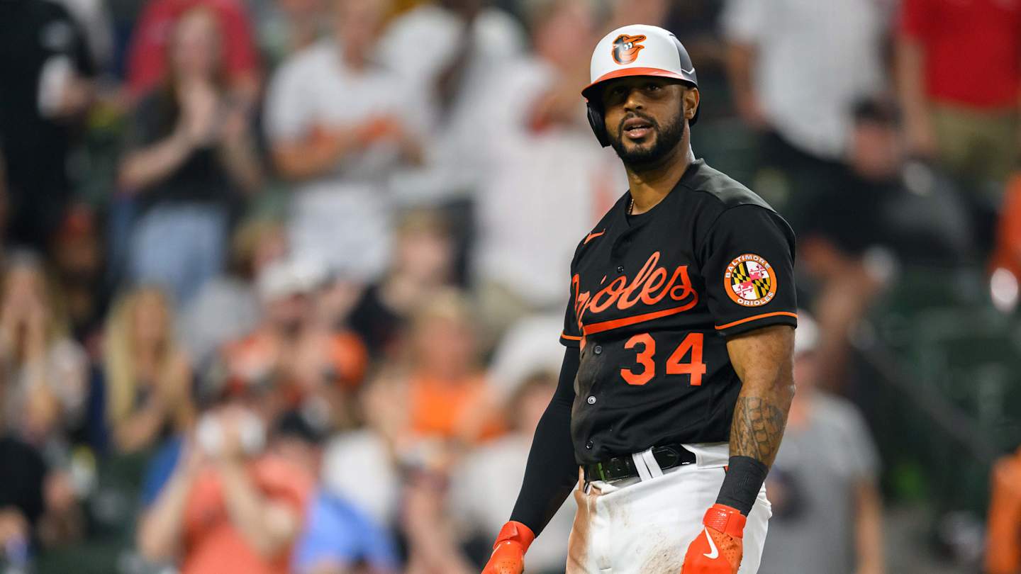 New York Yankees Fans Boo Aaron Hicks After He Was Given Unnecessary ...