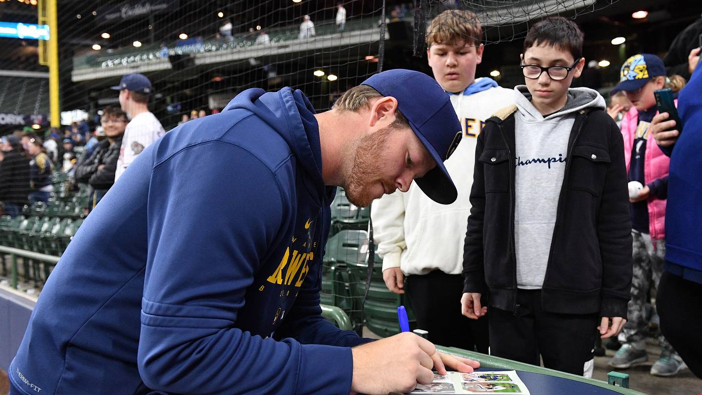 Brandon Woodruff Continues Climb Back to Milwaukee Brewers Playoff Push