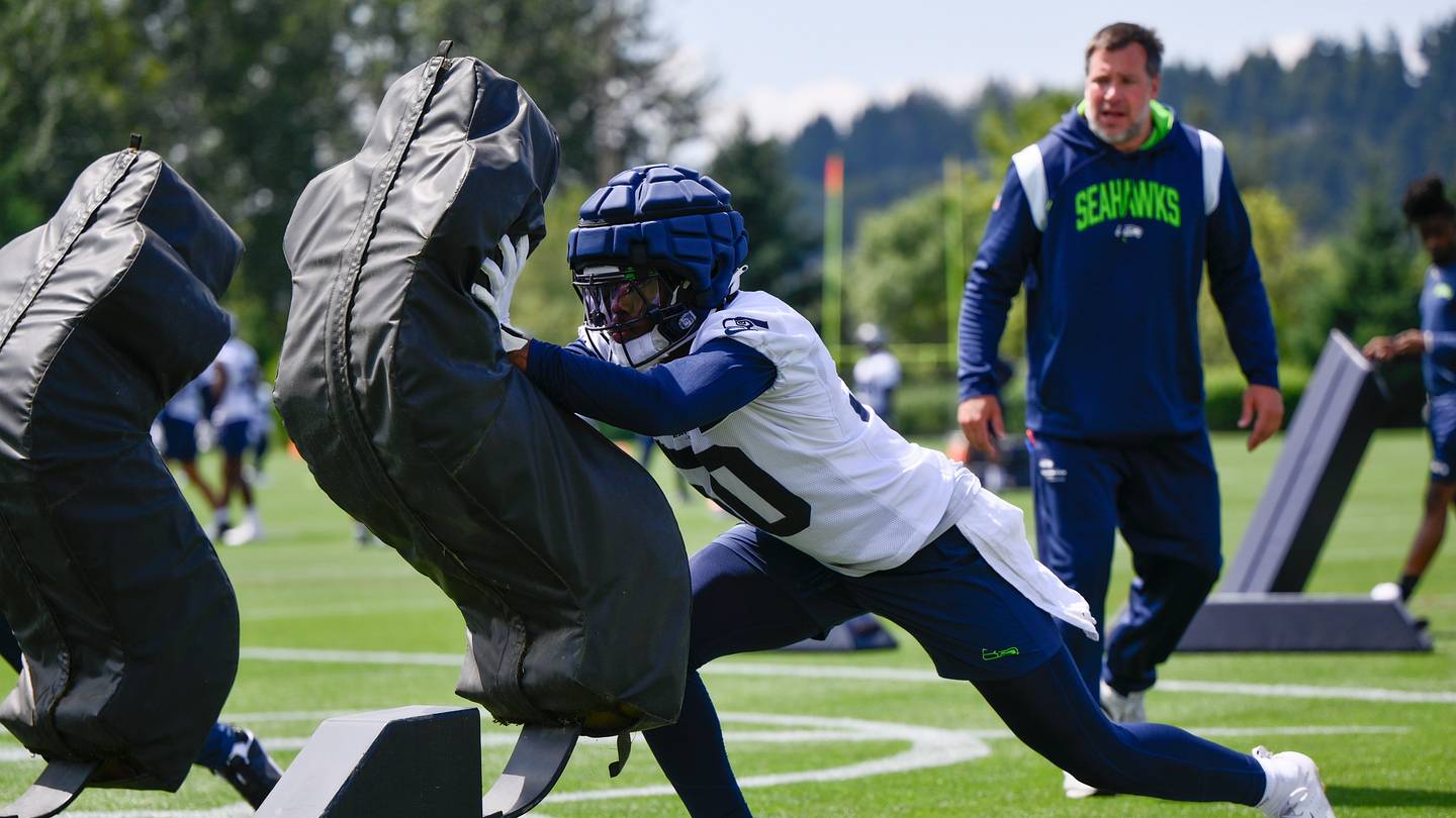 Seahawks' Vi Jones 'Looks Like a Different Guy!' - Bulked-Up Camp Statement