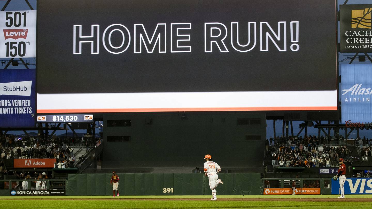 Giants Homers, D-backs Bad Base Running Lead to 4-3 Loss