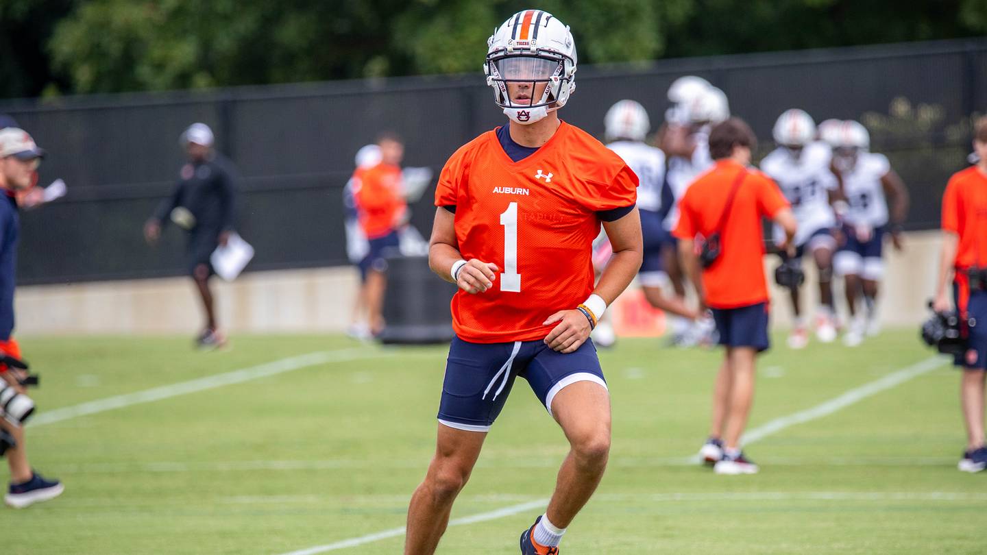 WATCH: Payton Thorne throws an absolute dot to Caleb Burton