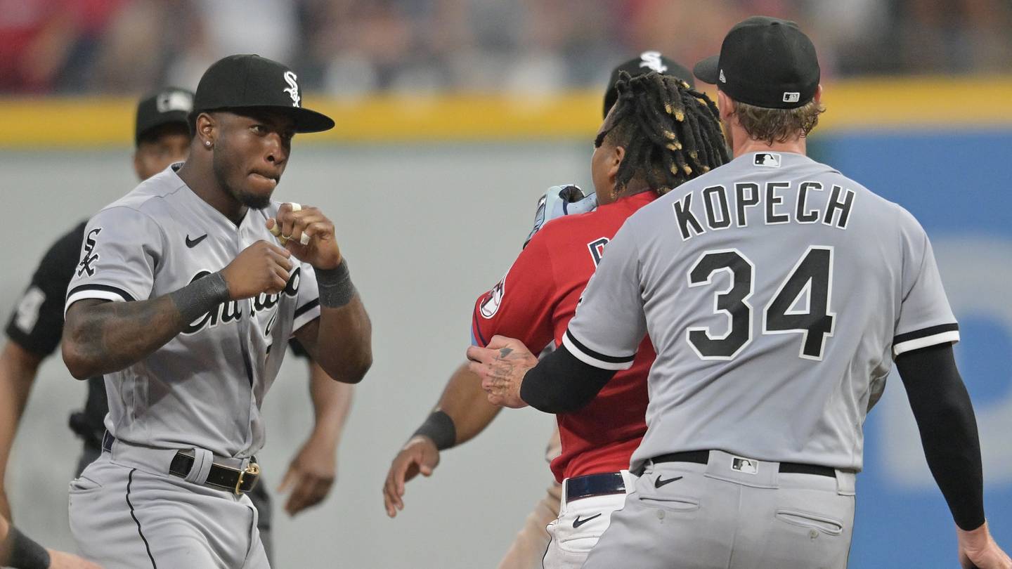 Chicago White Sox' Tim Anderson Gets Knocked Out By Right Hook From ...