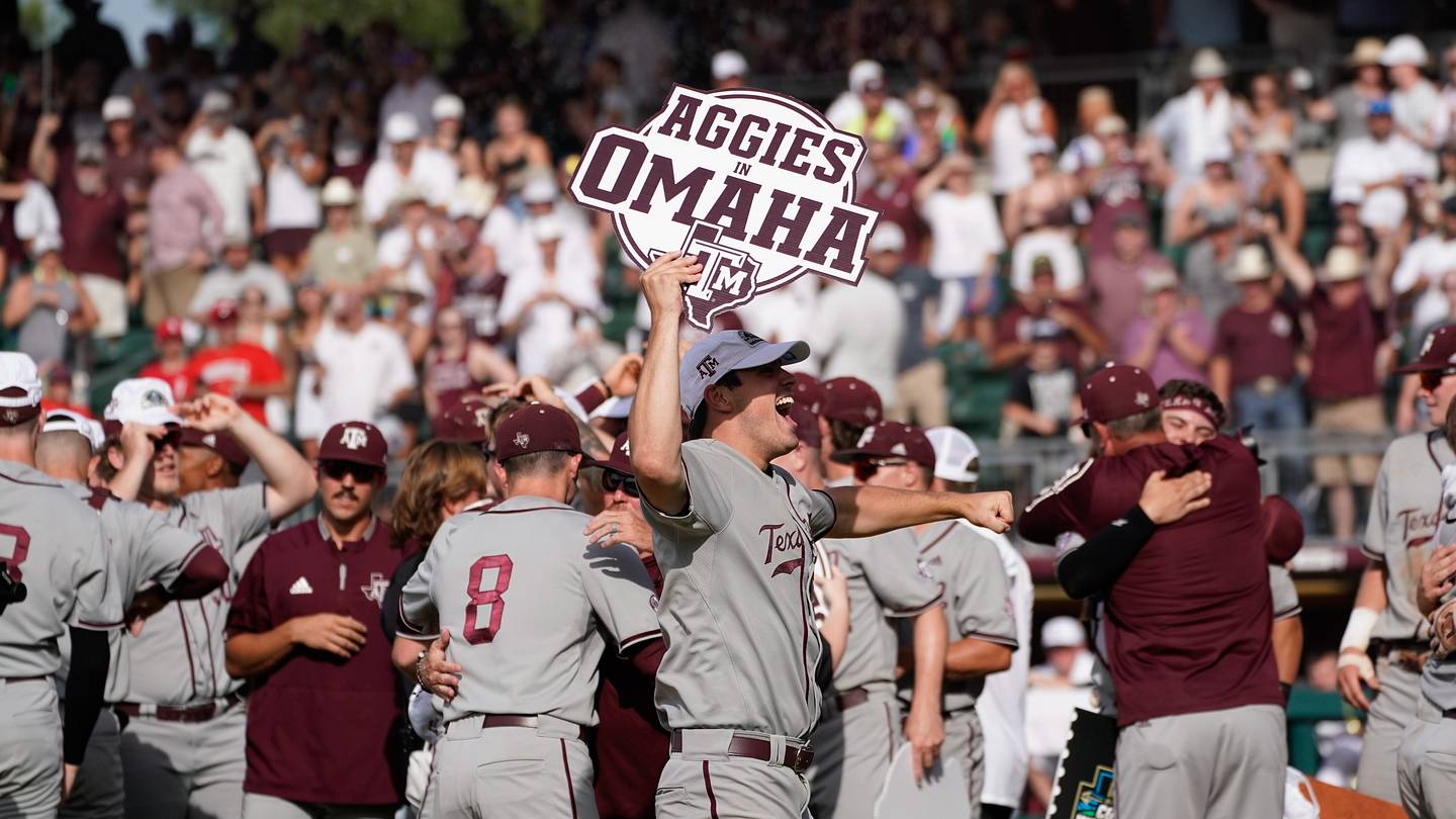 NCAA Baseball Super Regionals: Saturday Results