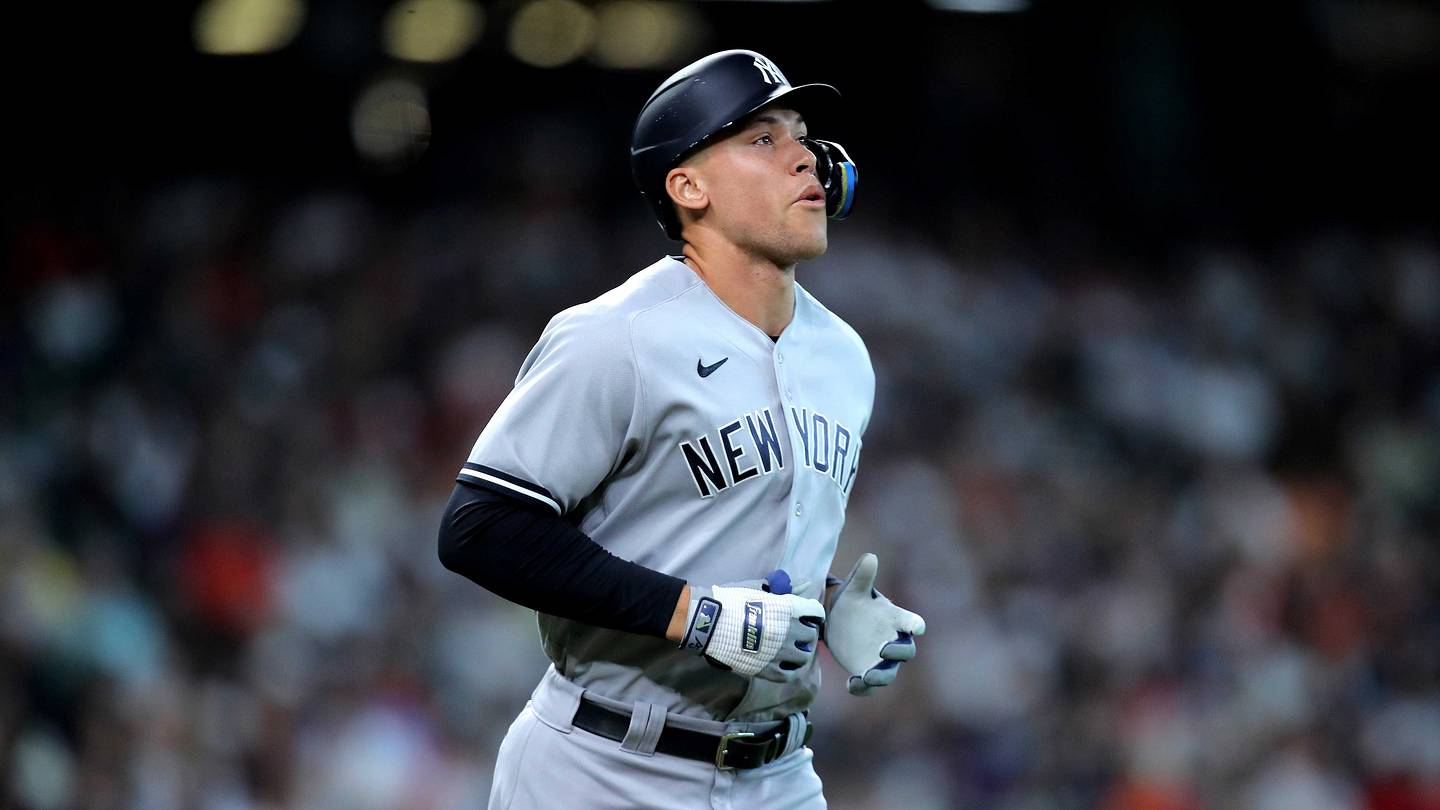 Astros And Yankees Starting Lineups For 2nd Game