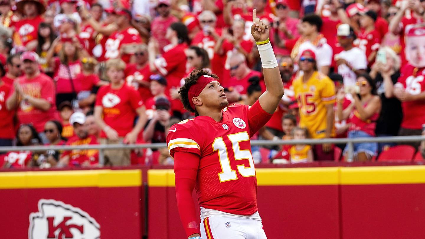 Kansas City Chiefs Quarterback Patrick Mahomes Honors the Late Len Dawson